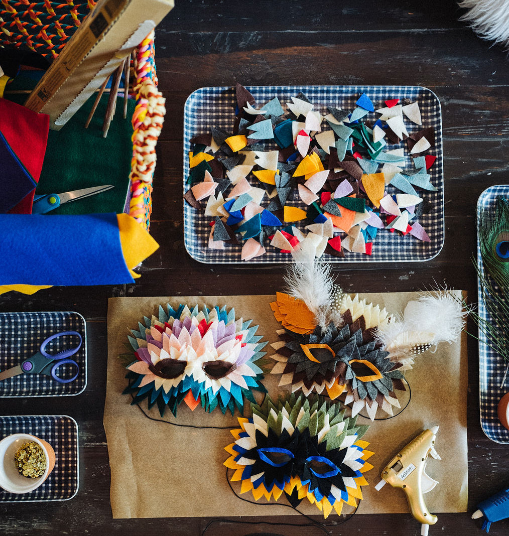 DIY: Feathered Halloween Masks - now & gen